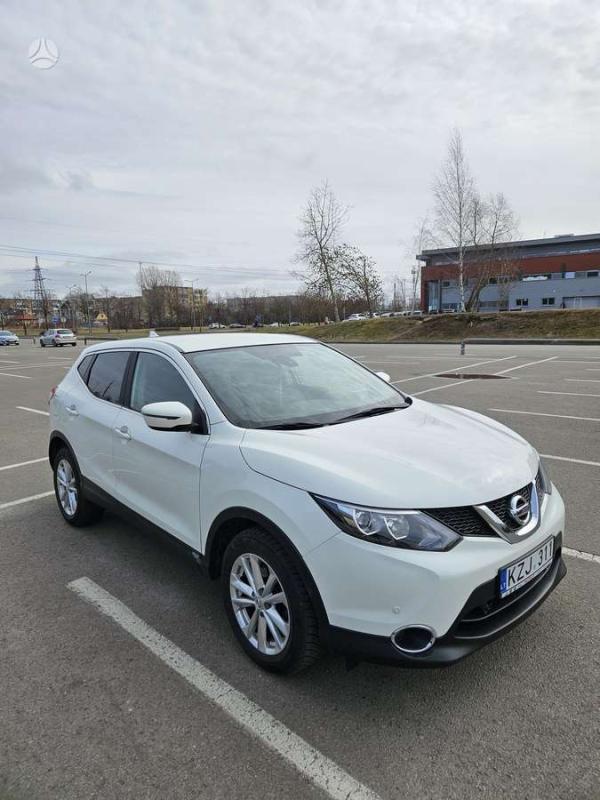 White Nissan Qashqai 2017 in Siauliai, with an engine capacity of 1.20 L and mileage of 122 thousand km for 10550 €, photo 7 on AUTOMOTO.COM.LV