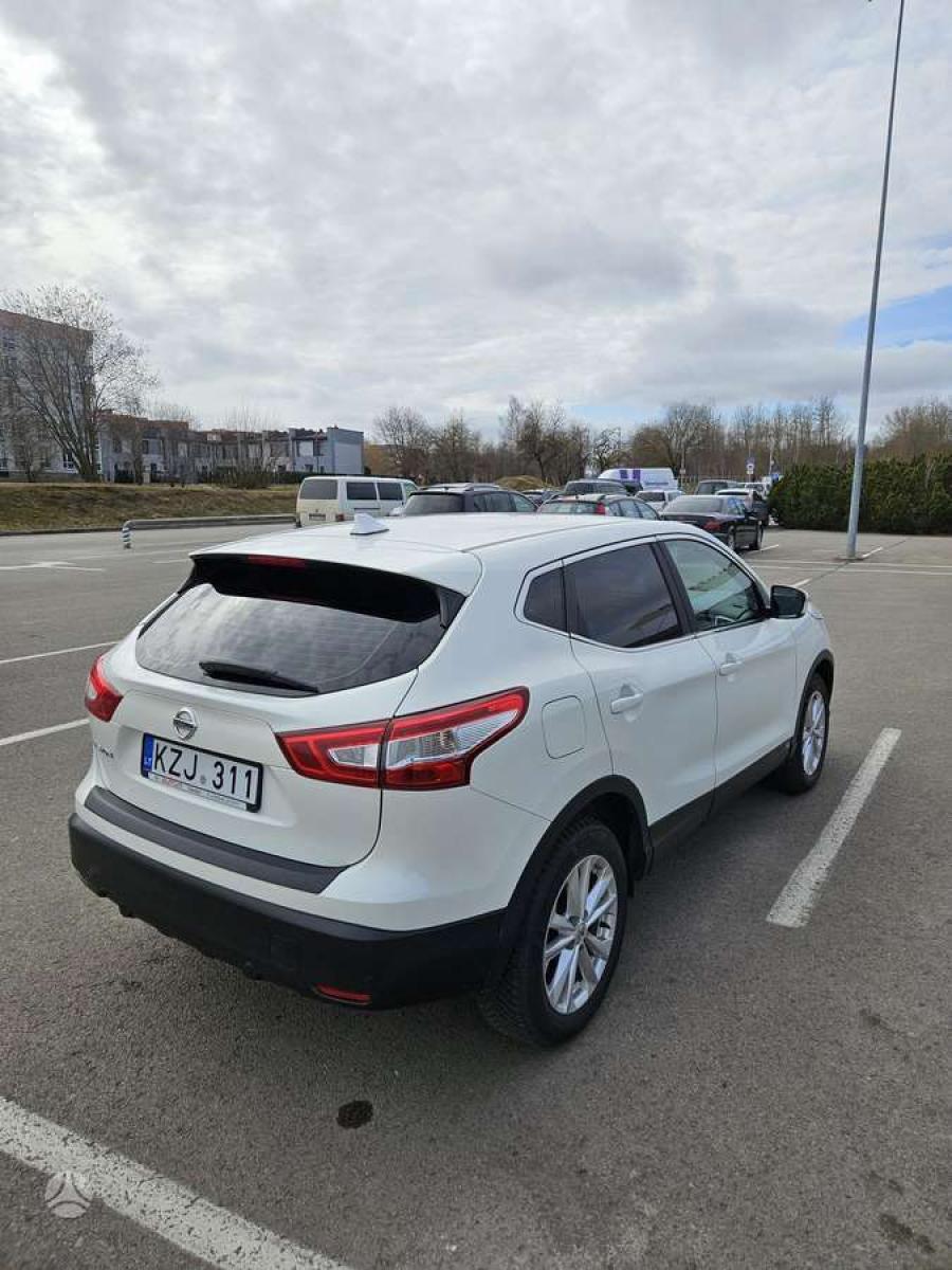 White Nissan Qashqai 2017 in Siauliai, with an engine capacity of 1.20 L and mileage of 122 thousand km for 10550 €, photo 9 on AUTOMOTO.COM.LV