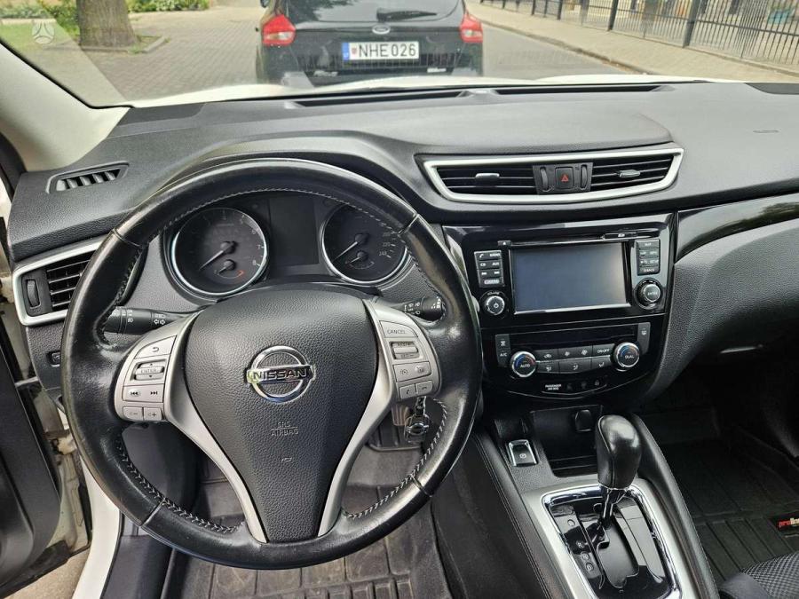 White Nissan Qashqai 2017 in Siauliai, with an engine capacity of 1.20 L and mileage of 122 thousand km for 10550 €, photo 10 on AUTOMOTO.COM.LV