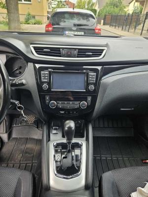 White Nissan Qashqai 2017 in Siauliai, with an engine capacity of 1.20 L and mileage of 122 thousand km for 10550 €, photo 12 on AUTOMOTO.COM.LV