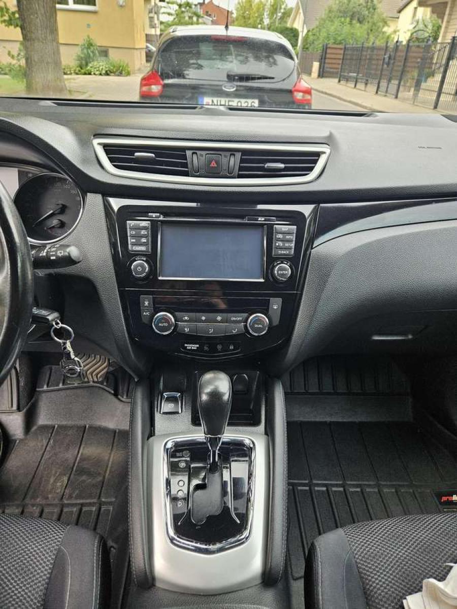 White Nissan Qashqai 2017 in Siauliai, with an engine capacity of 1.20 L and mileage of 122 thousand km for 10550 €, photo 12 on AUTOMOTO.COM.LV