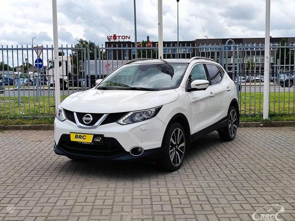 White Nissan Qashqai 2017 in Klaipeda, with an engine capacity of 1.46 L and mileage of 147 thousand km for 10900 €, photo 1 on AUTOMOTO.COM.LV