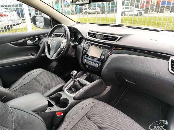 White Nissan Qashqai 2017 in Klaipeda, with an engine capacity of 1.46 L and mileage of 147 thousand km for 10900 €, photo 9 on AUTOMOTO.COM.LV