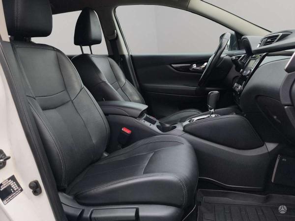 White Nissan Qashqai 2017 in Vilnius, with an engine capacity of 1.20 L and mileage of 105 thousand km for 10999 €, photo 8 on AUTOMOTO.COM.LV