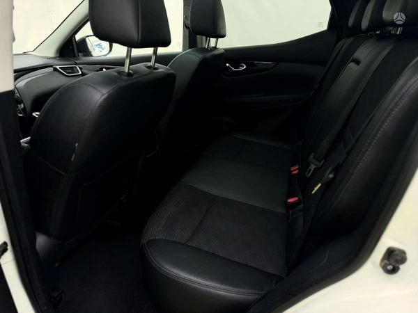White Nissan Qashqai 2017 in Vilnius, with an engine capacity of 1.46 L and mileage of 213 thousand km for 9999 €, photo 10 on AUTOMOTO.COM.LV