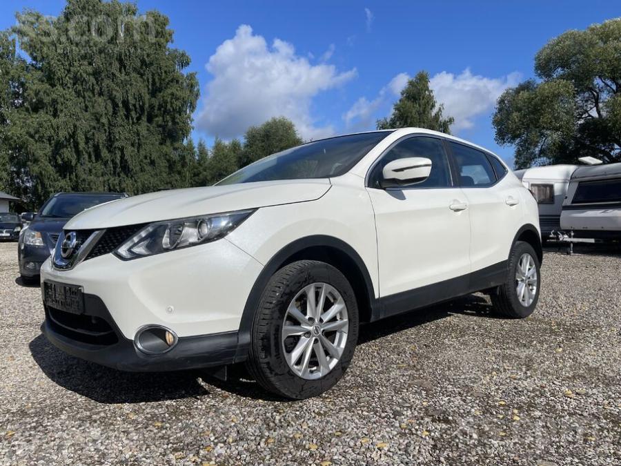 White Nissan Qashqai 2017 in Valmiera, with an engine capacity of 1.20 L and mileage of 140 thousand km for 8490 €, photo 1 on AUTOMOTO.COM.LV