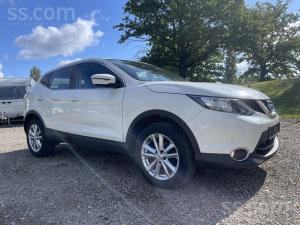White Nissan Qashqai 2017 in Valmiera, with an engine capacity of 1.20 L and mileage of 140 thousand km for 8490 €, photo 3 on AUTOMOTO.COM.LV