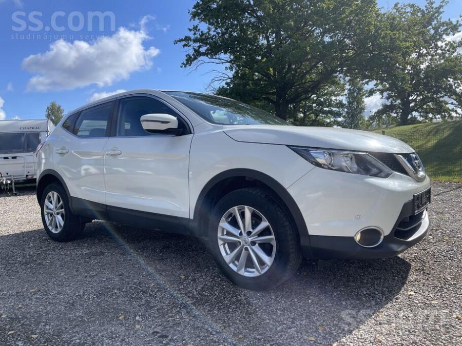 White Nissan Qashqai 2017 in Valmiera, with an engine capacity of 1.20 L and mileage of 140 thousand km for 8490 €, photo 3 on AUTOMOTO.COM.LV