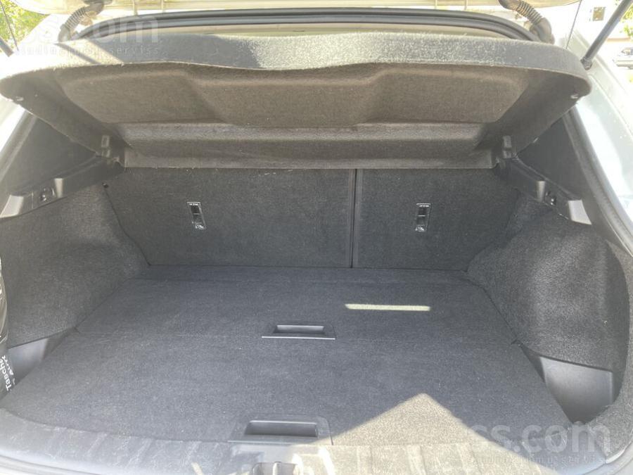 White Nissan Qashqai 2017 in Valmiera, with an engine capacity of 1.20 L and mileage of 140 thousand km for 8490 €, photo 8 on AUTOMOTO.COM.LV