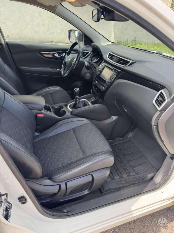 Nissan Qashqai 2017 Kauņa vietnē Balts Nissan Qashqai 2017 Kauņa, ar dzinēja tilpumu 1.46 L un nobraukumu 178 tūkst. km par 9000 €, foto 11 vietnē AUTOMOTO.COM.LV