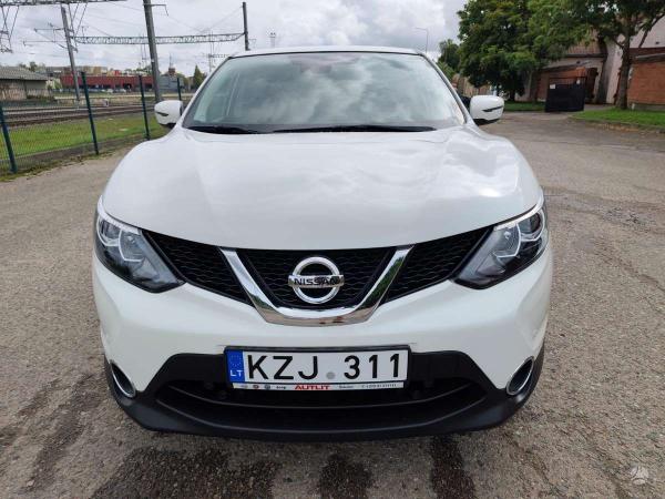 White Nissan Qashqai 2017 in Siauliai, with an engine capacity of 1.20 L and mileage of 121 thousand km for 10300 €, photo 3 on AUTOMOTO.COM.LV