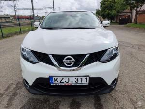 White Nissan Qashqai 2017 in Siauliai, with an engine capacity of 1.20 L and mileage of 121 thousand km for 10300 €, photo 3 on AUTOMOTO.COM.LV