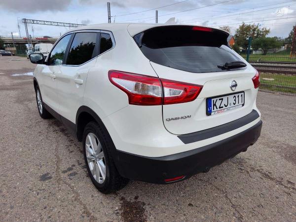 White Nissan Qashqai 2017 in Siauliai, with an engine capacity of 1.20 L and mileage of 121 thousand km for 10300 €, photo 7 on AUTOMOTO.COM.LV