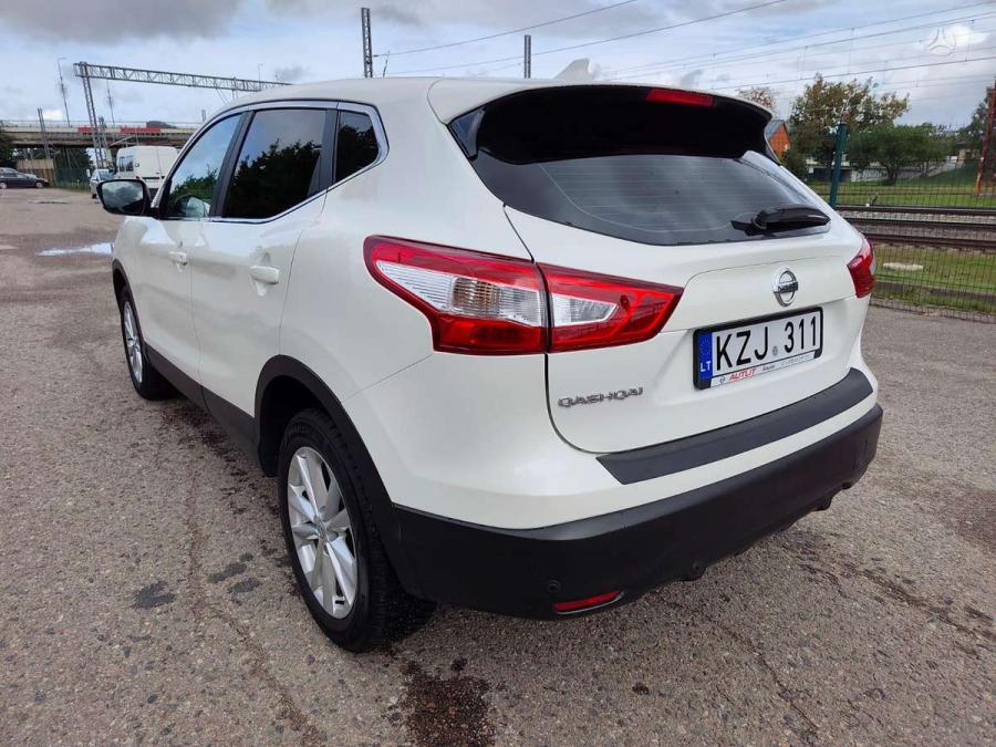 White Nissan Qashqai 2017 in Siauliai, with an engine capacity of 1.20 L and mileage of 121 thousand km for 10300 €, photo 7 on AUTOMOTO.COM.LV