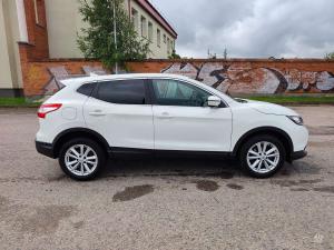White Nissan Qashqai 2017 in Siauliai, with an engine capacity of 1.20 L and mileage of 121 thousand km for 10300 €, photo 8 on AUTOMOTO.COM.LV