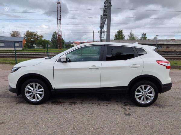 White Nissan Qashqai 2017 in Siauliai, with an engine capacity of 1.20 L and mileage of 121 thousand km for 10300 €, photo 9 on AUTOMOTO.COM.LV