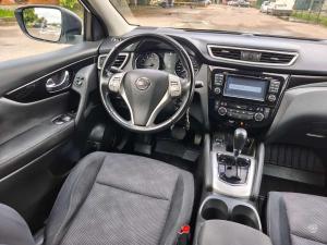 White Nissan Qashqai 2017 in Siauliai, with an engine capacity of 1.20 L and mileage of 121 thousand km for 10300 €, photo 11 on AUTOMOTO.COM.LV