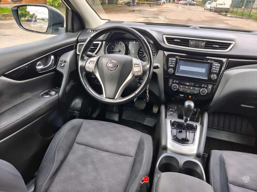 White Nissan Qashqai 2017 in Siauliai, with an engine capacity of 1.20 L and mileage of 121 thousand km for 10300 €, photo 11 on AUTOMOTO.COM.LV