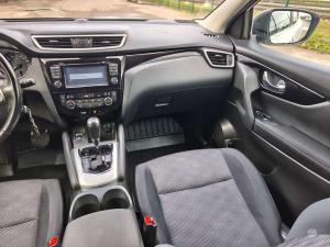 White Nissan Qashqai 2017 in Siauliai, with an engine capacity of 1.20 L and mileage of 121 thousand km for 10300 €, photo 12 on AUTOMOTO.COM.LV