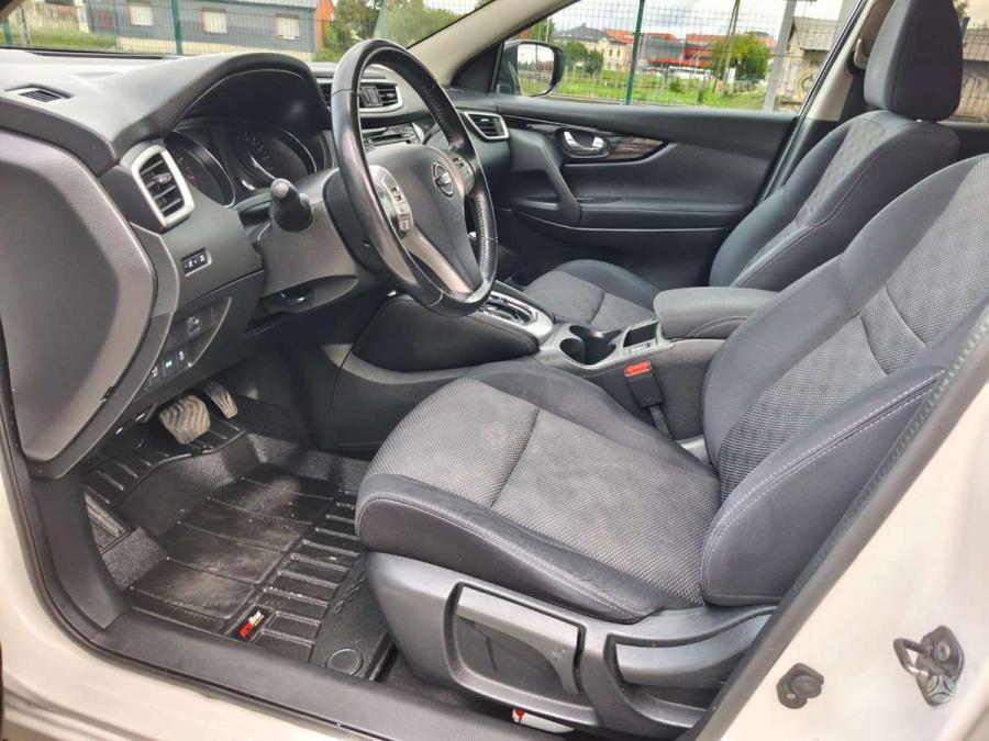 White Nissan Qashqai 2017 in Siauliai, with an engine capacity of 1.20 L and mileage of 121 thousand km for 10300 €, photo 13 on AUTOMOTO.COM.LV