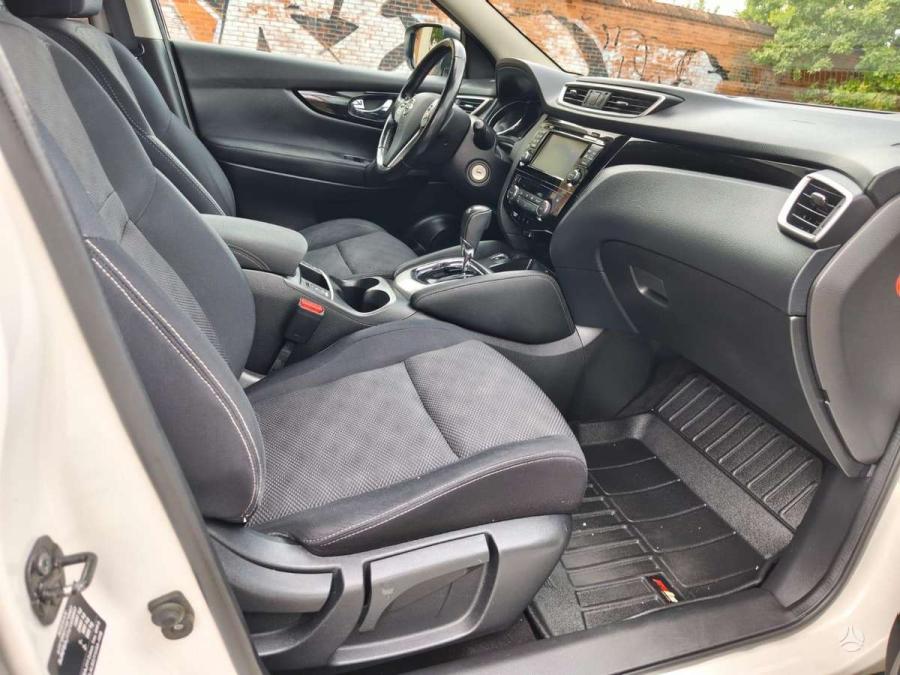 White Nissan Qashqai 2017 in Siauliai, with an engine capacity of 1.20 L and mileage of 121 thousand km for 10300 €, photo 14 on AUTOMOTO.COM.LV