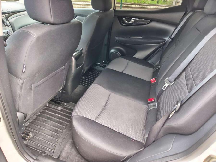 White Nissan Qashqai 2017 in Siauliai, with an engine capacity of 1.20 L and mileage of 121 thousand km for 10300 €, photo 15 on AUTOMOTO.COM.LV