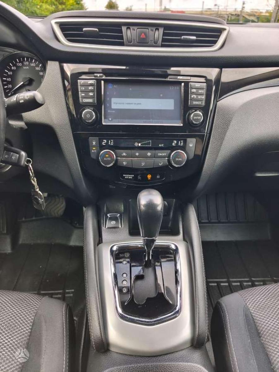 White Nissan Qashqai 2017 in Siauliai, with an engine capacity of 1.20 L and mileage of 121 thousand km for 10300 €, photo 17 on AUTOMOTO.COM.LV