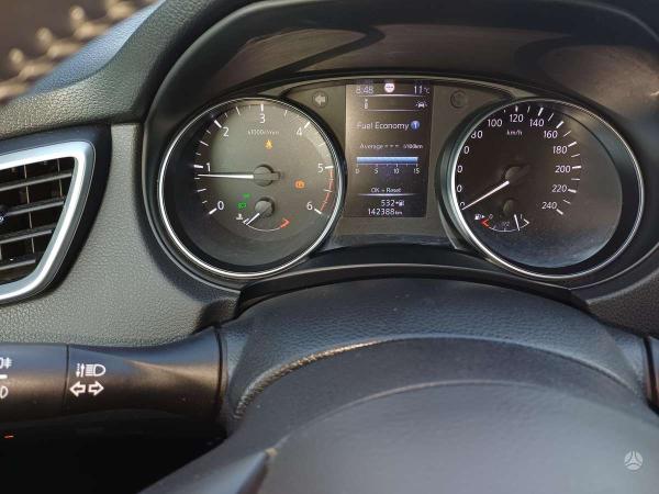 White Nissan Qashqai 2017 in Kedainiai, with an engine capacity of 1.46 L and mileage of 142 thousand km for 11450 €, photo 11 on AUTOMOTO.COM.LV