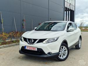 White Nissan Qashqai 2017 in Vilnius, with an engine capacity of 1.20 L and mileage of 129 thousand km for 8500 €, photo 3 on AUTOMOTO.COM.LV