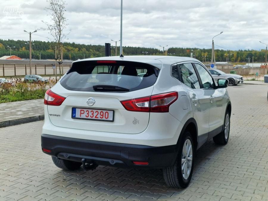 White Nissan Qashqai 2017 in Vilnius, with an engine capacity of 1.20 L and mileage of 129 thousand km for 8500 €, photo 10 on AUTOMOTO.COM.LV