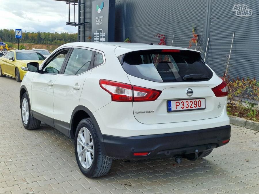 White Nissan Qashqai 2017 in Vilnius, with an engine capacity of 1.20 L and mileage of 129 thousand km for 8500 €, photo 12 on AUTOMOTO.COM.LV