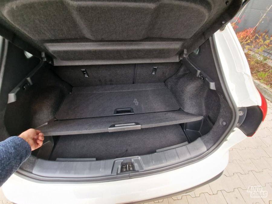White Nissan Qashqai 2017 in Vilnius, with an engine capacity of 1.20 L and mileage of 129 thousand km for 8500 €, photo 15 on AUTOMOTO.COM.LV