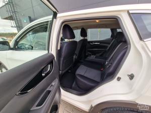 White Nissan Qashqai 2017 in Vilnius, with an engine capacity of 1.20 L and mileage of 129 thousand km for 8500 €, photo 16 on AUTOMOTO.COM.LV