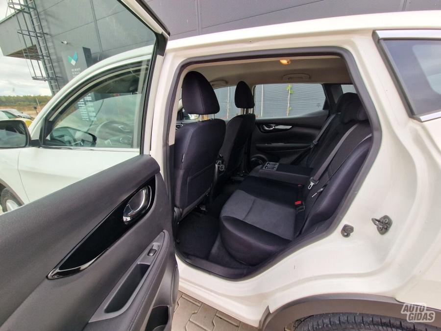 White Nissan Qashqai 2017 in Vilnius, with an engine capacity of 1.20 L and mileage of 129 thousand km for 8500 €, photo 16 on AUTOMOTO.COM.LV
