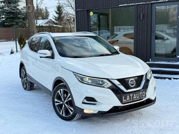 White Nissan Qashqai 2018 in Riga, with an engine capacity of 1.20 L and mileage of 138 thousand km for 12700 €, photo 1 on AUTOMOTO.COM.LV