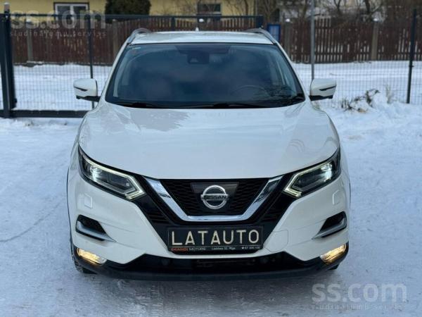 White Nissan Qashqai 2018 in Riga, with an engine capacity of 1.20 L and mileage of 138 thousand km for 12700 €, photo 3 on AUTOMOTO.COM.LV