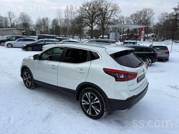 White Nissan Qashqai 2018 in Riga, with an engine capacity of 1.20 L and mileage of 138 thousand km for 12700 €, photo 7 on AUTOMOTO.COM.LV