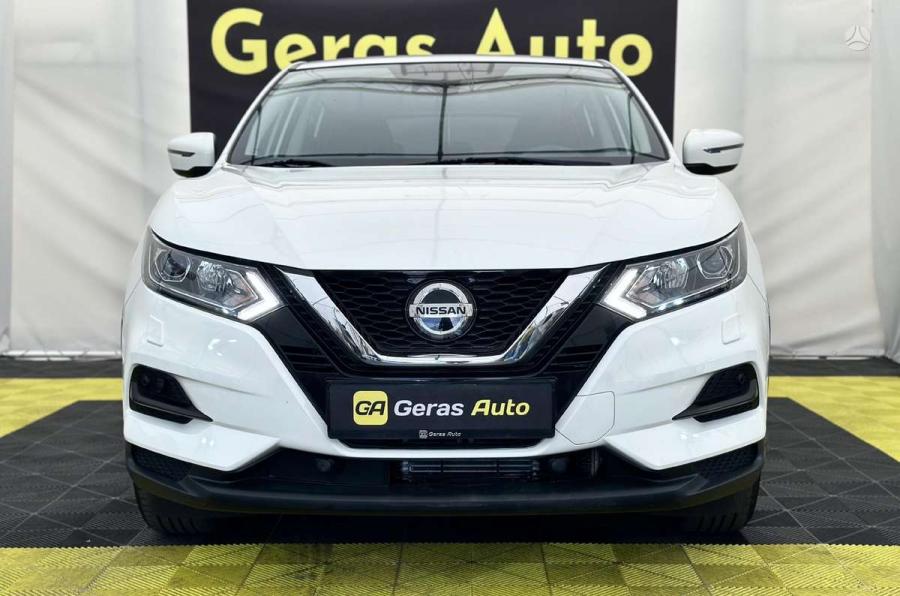 White Nissan Qashqai 2018 in Vilnius, with an engine capacity of 1.20 L and mileage of 113 thousand km for 11590 €, photo 2 on AUTOMOTO.COM.LV