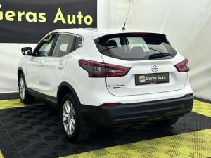White Nissan Qashqai 2018 in Vilnius, with an engine capacity of 1.20 L and mileage of 113 thousand km for 11590 €, photo 6 on AUTOMOTO.COM.LV