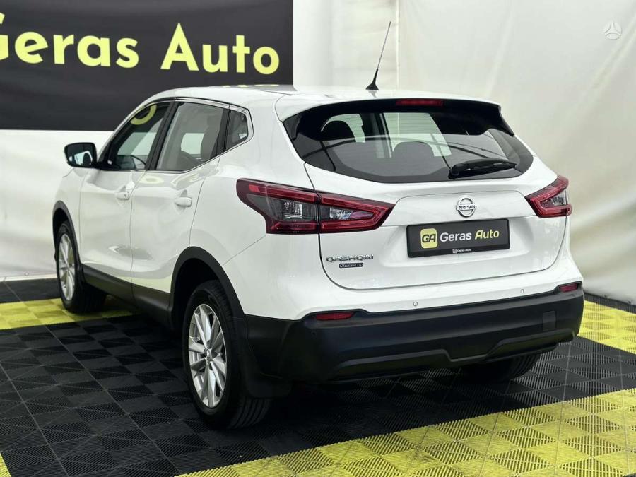 White Nissan Qashqai 2018 in Vilnius, with an engine capacity of 1.20 L and mileage of 113 thousand km for 11590 €, photo 6 on AUTOMOTO.COM.LV