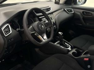White Nissan Qashqai 2018 in Vilnius, with an engine capacity of 1.20 L and mileage of 113 thousand km for 11590 €, photo 8 on AUTOMOTO.COM.LV