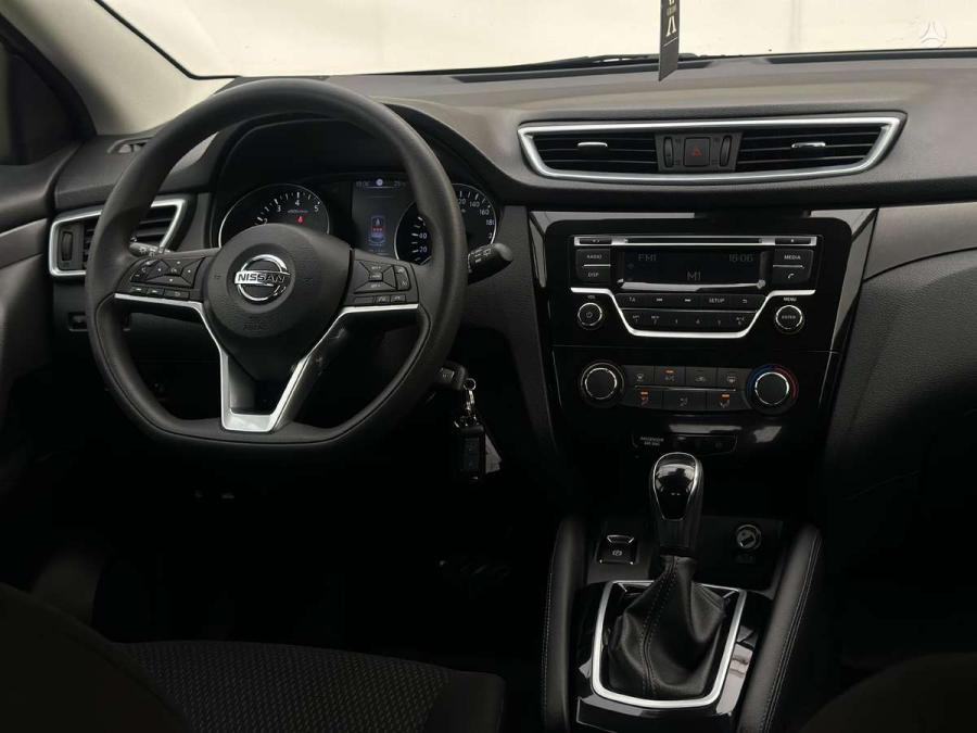 White Nissan Qashqai 2018 in Vilnius, with an engine capacity of 1.20 L and mileage of 113 thousand km for 11590 €, photo 15 on AUTOMOTO.COM.LV