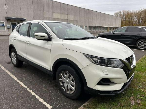 White Nissan Qashqai 2018 in Taurage, with an engine capacity of 1.46 L and mileage of 178 thousand km for 8500 €, photo 1 on AUTOMOTO.COM.LV