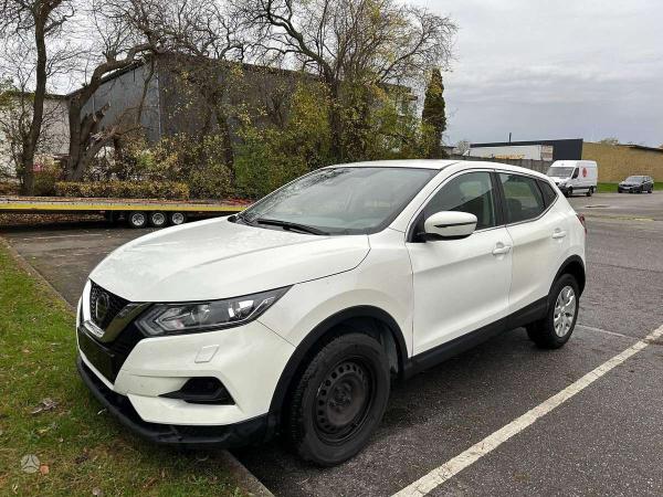 White Nissan Qashqai 2018 in Taurage, with an engine capacity of 1.46 L and mileage of 178 thousand km for 8500 €, photo 3 on AUTOMOTO.COM.LV