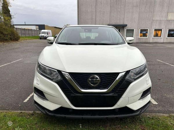 White Nissan Qashqai 2018 in Taurage, with an engine capacity of 1.46 L and mileage of 178 thousand km for 8500 €, photo 4 on AUTOMOTO.COM.LV