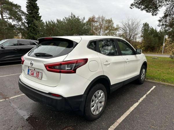 White Nissan Qashqai 2018 in Taurage, with an engine capacity of 1.46 L and mileage of 178 thousand km for 8500 €, photo 7 on AUTOMOTO.COM.LV