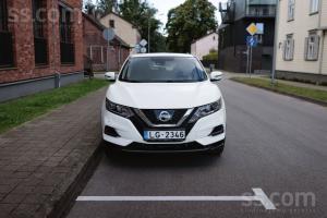 White Nissan Qashqai 2018 in Riga, with an engine capacity of 1.20 L and mileage of 100 thousand km for 12500 €, photo  on AUTOMOTO.COM.LV