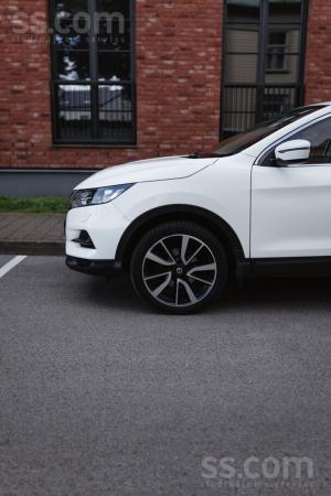 Balts Nissan Qashqai 2018 Rīga, ar dzinēja tilpumu 1.20 L un nobraukumu 100 tūkst. km par 12500 €, foto 2 vietnē AUTOMOTO.COM.LV