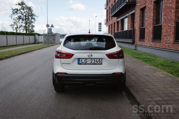 Balts Nissan Qashqai 2018 Rīga, ar dzinēja tilpumu 1.20 L un nobraukumu 100 tūkst. km par 12500 €, foto 4 vietnē AUTOMOTO.COM.LV