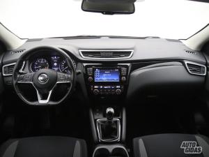 White Nissan Qashqai 2018 in Vilnius, with an engine capacity of 1.20 L and mileage of 196 thousand km for 11099 €, photo 2 on AUTOMOTO.COM.LV